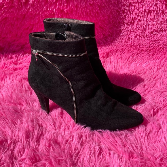 Rialto | Shoes | Rialto Taffy Black Fabric Zipper Detail Zip Up Booties ...